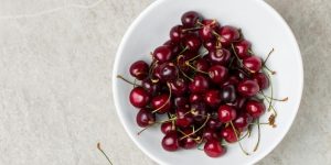 Top 10 Low-Glycemic Index Fruits for Diabetes Management - CosmoGlamor